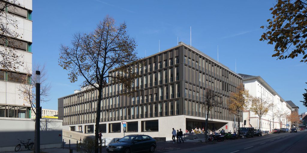 Karl Plagge Haus TU-Darmstadt, Bürogebäude mit studentischem ...